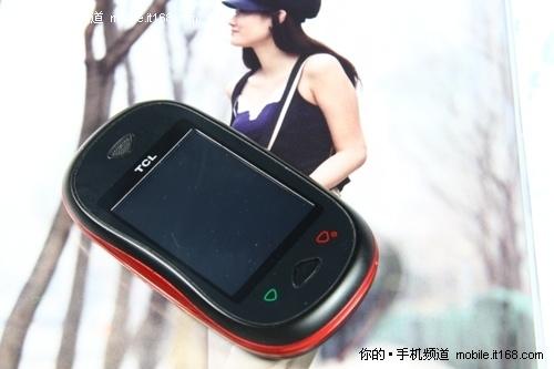 巧小身材最适女性 TCL侧滑盖i880评测_手机_科技时代_新浪网
