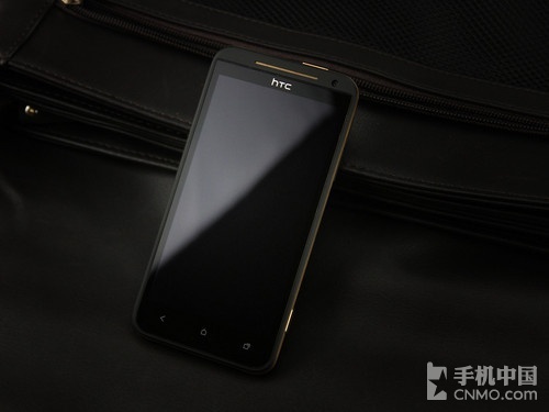 同门旗舰对决 HTC One X/One XC双雄PK_手机_科技时代_新浪网