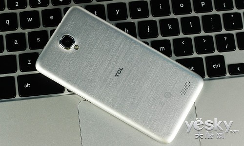 引领时尚新体验 8.15mm超薄TCL S820评测|TCL|手机|机身_手机_科技时代_新浪网