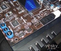 ‘第一兵工厂’微星P67A-GD53-H(B3)1300_硬件_科技时代_新浪网