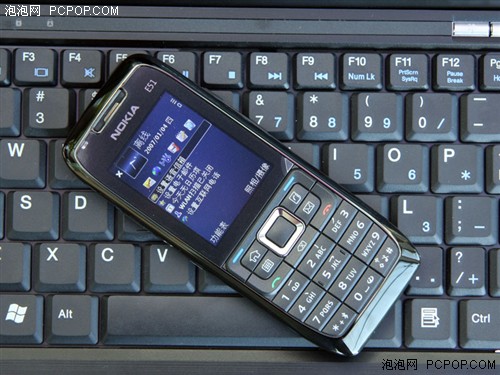 E系商务机新领袖 诺基亚E51年终迫降_手机_科技时代_新浪网