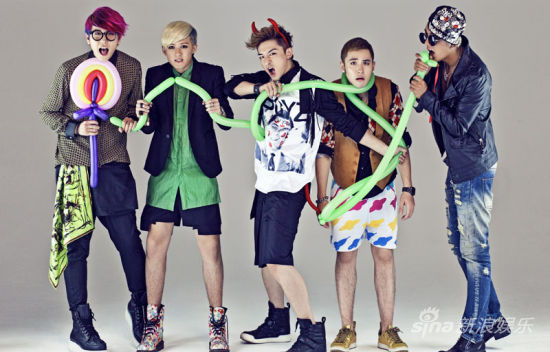 MIC男团亮相颁奖盛典 献精彩开场表演|颁奖|MIC男团|盛典_新浪娱乐_新浪网