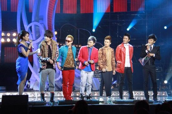 MIC男团跨年演唱会活力开场 新专辑销售成绩亮_影音娱乐_新浪网