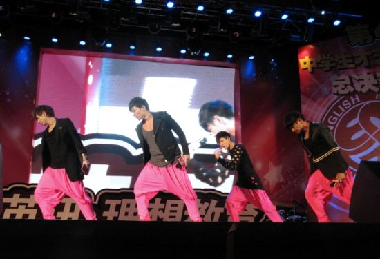 Lollipop F劲歌热舞为中考学子加油_影音娱乐_新浪网